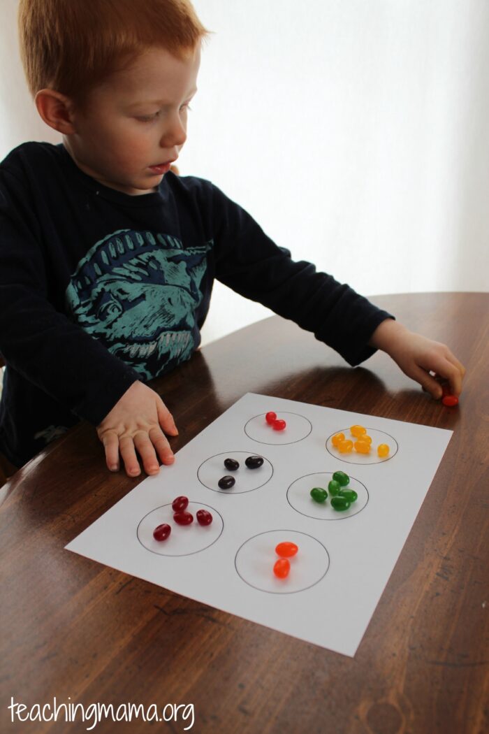 Simple Sorting Activities for Preschoolers and Kindergarteners